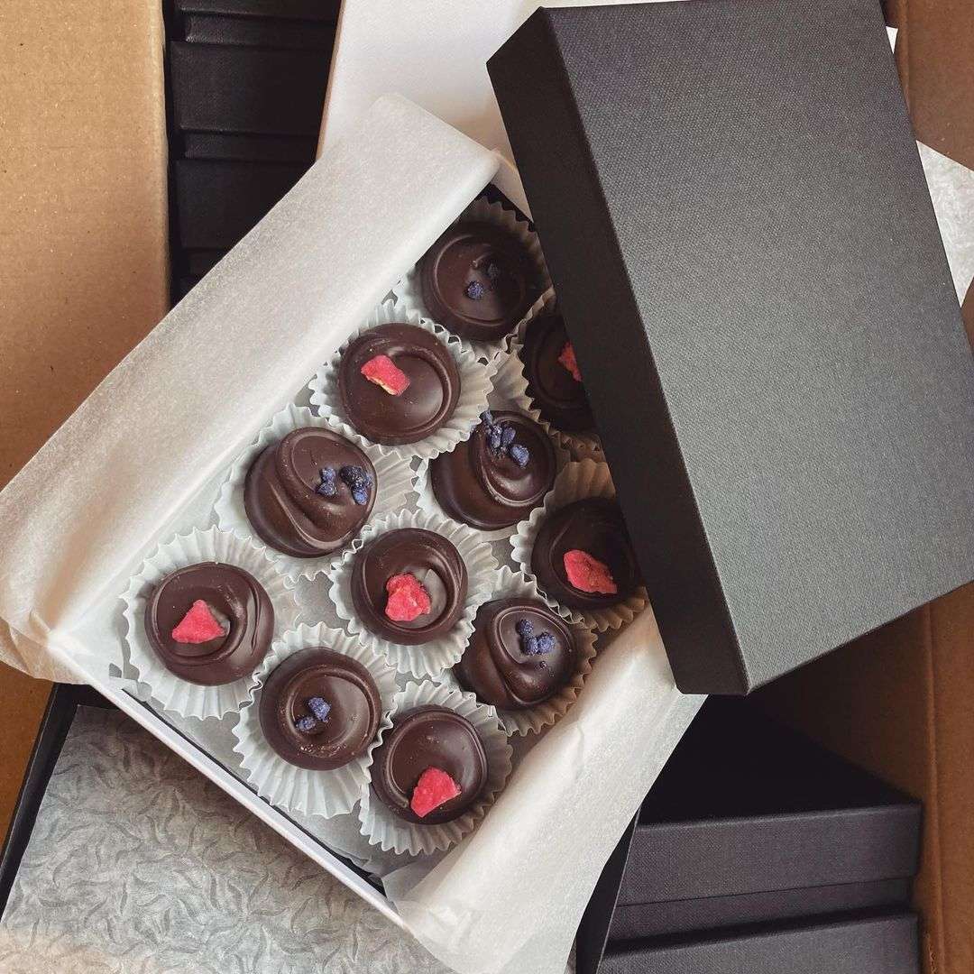 rose-violet-box – The Chocolate Detective